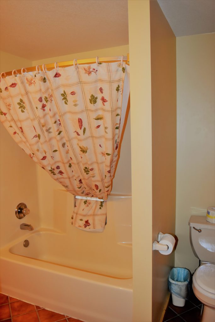 Queen Bee Lower – 3 Bedrooms/2 Baths – Bug-Bee Hive Resort