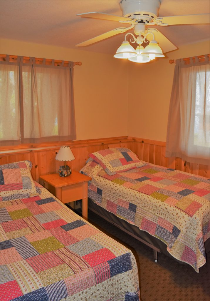 Queen Bee Lower – 3 Bedrooms/2 Baths – Bug-Bee Hive Resort